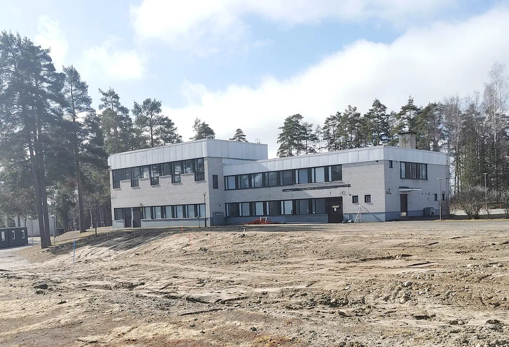 Pohvinrinteen entisen koulukeskuksen keskirakennuksen purkaja valittu ...